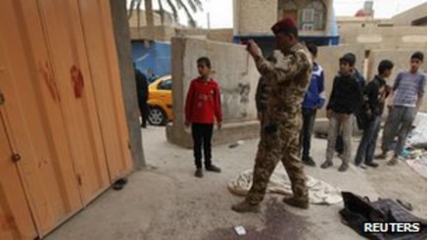 Nine killed in robbery at Baghdad gold market - BBC News