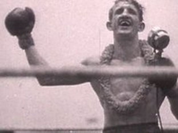Rinty Monaghan: Statue honours Belfast's first world boxing champion - BBC News