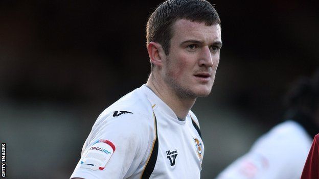 Barnsley complete signing of Lee Collins from Port Vale - BBC Sport