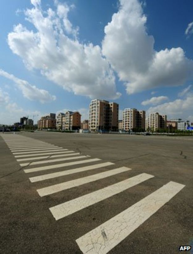 Ordos: The biggest ghost town in China - BBC News