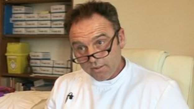 'Baking soda' cancer treatment doctor not at Totnes meeting - BBC News