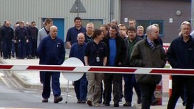 BAE Systems workers plan mass demonstration at AGM - BBC News