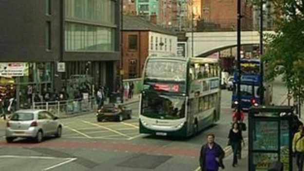 Cross city bus services 'real benefit' to Manchester - BBC News
