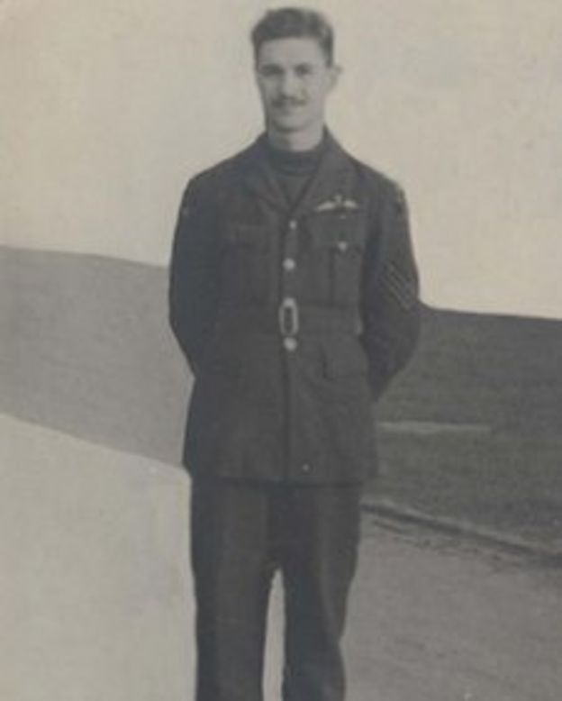 Bomber Command families criticise memorial invitations - BBC News