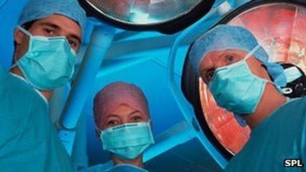 Listening to music 'makes surgery less stressful' - BBC News