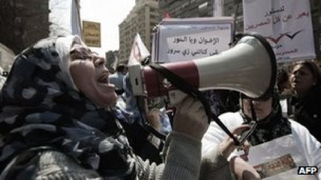 Panel writing Egypt constitution hit by fresh boycotts - BBC News