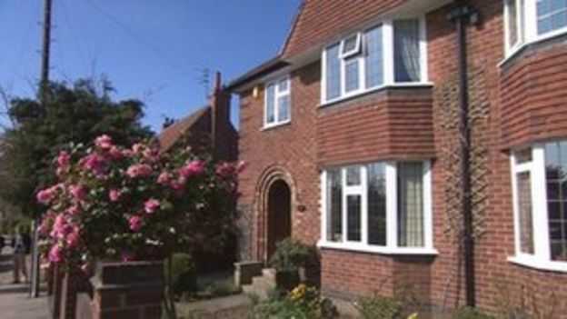 Diane Hill seriously burned pouring petrol in kitchen - BBC News