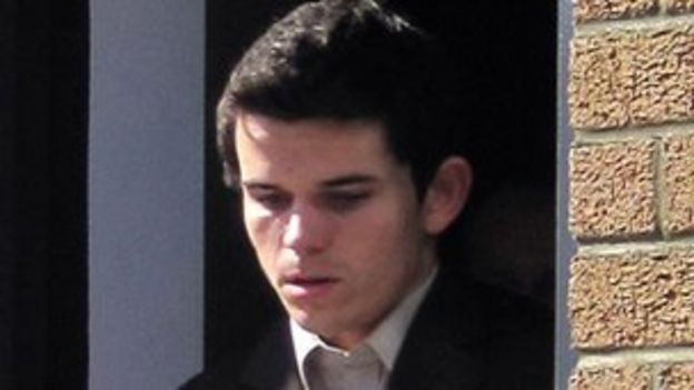 Liam Stacey yn cael sefyll arholiad ond ddim yn dychwelyd i'r Brifysgol ...