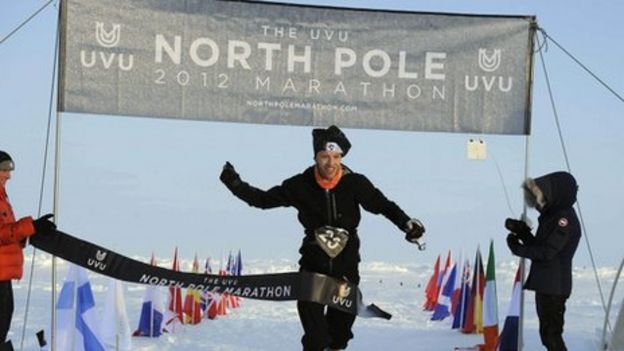 Edinburgh GP Andrew Murray wins North Pole marathon - BBC News