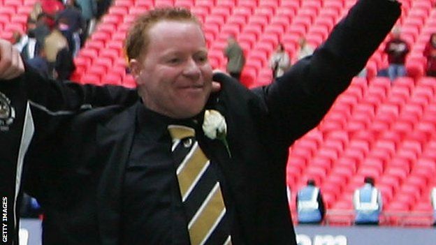 Truro City: Bankrupt Kevin Heaney steps down as chairman - BBC Sport