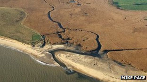Easton Broad flood protection scheme on display - BBC News