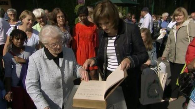 Arthur Negus Bible reunited with family after Antiques Roadshow ...