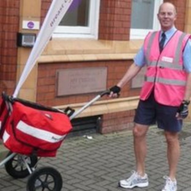 Postman completes trolley run from Hereford to London - BBC News