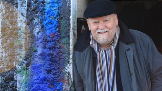 Obituary: Film-maker and photographer David Peat - BBC News