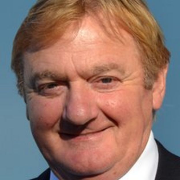 Guernsey States' longest serving member loses his seat - BBC News
