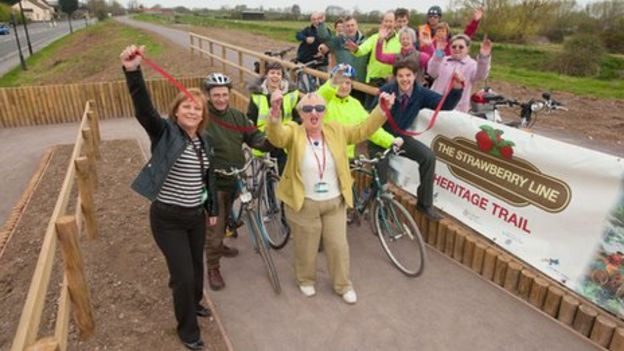 Strawberry Line cycle route water mains plan 'shabby' - BBC News