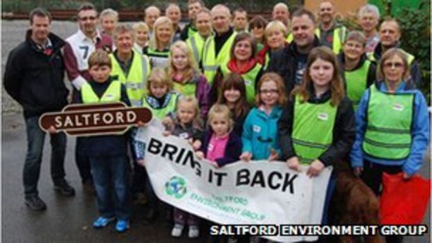 Campaigners sign petition to reopen Saltford Station - BBC News