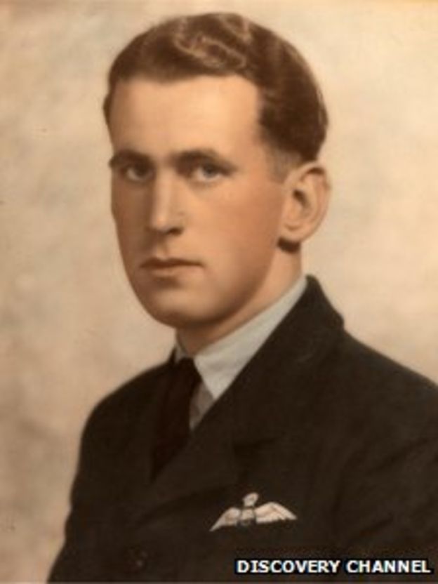 WWII Spitfire pilot Sgt William Smith laid to rest - BBC News