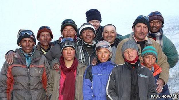 Himalaya community longs for a road - BBC News