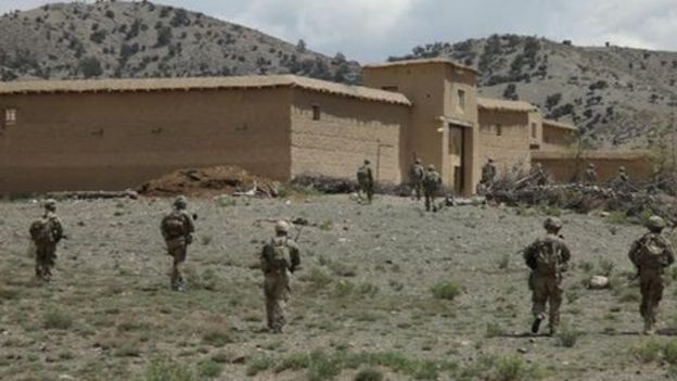 Dismantling US bases as the Taliban fight on - BBC News