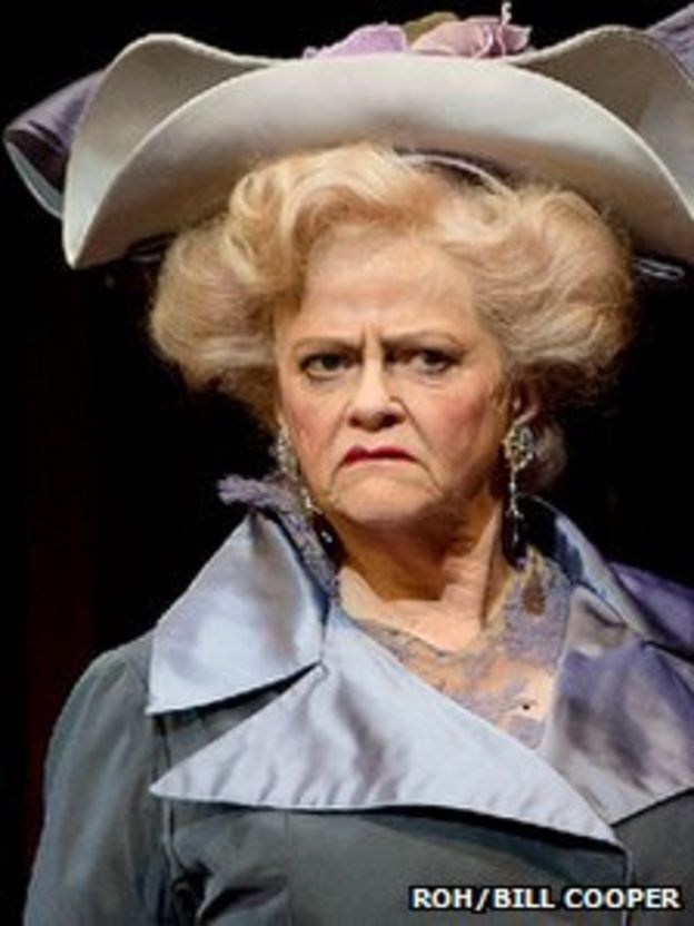 Ann Widdecombe makes opera debut - BBC News