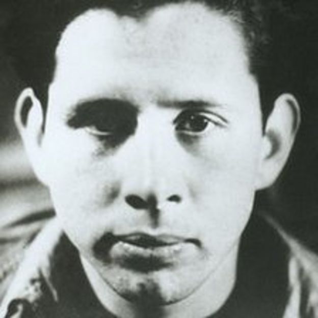 How trespassing 'crystallised' Ewan MacColl's songwriting - BBC News