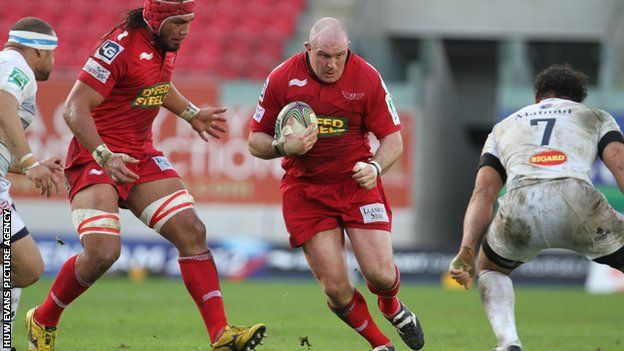 Scarlets prop Iestyn Thomas retires due to neck injury - BBC Sport