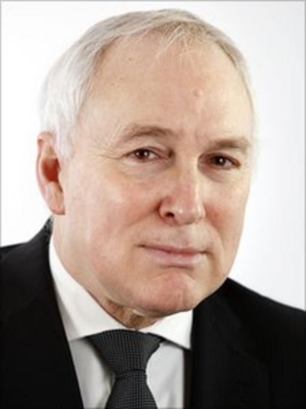 NHS Lothian chief executive Professor James Barbour retires - BBC News