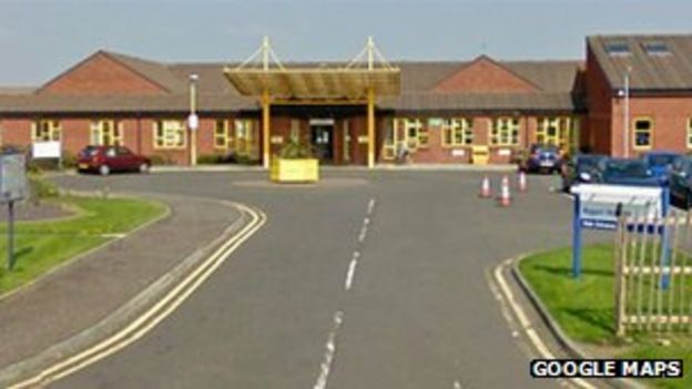 Nurse James Alexander Kelly struck off for exposing himself - BBC News