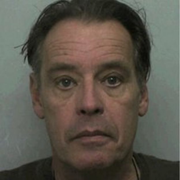 Forger William Mumford jailed for bogus paintings - BBC News