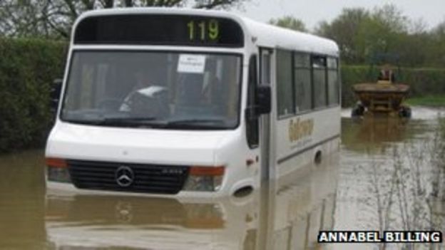 Flooding in Suffolk: About 20 people rescued from cars - BBC News