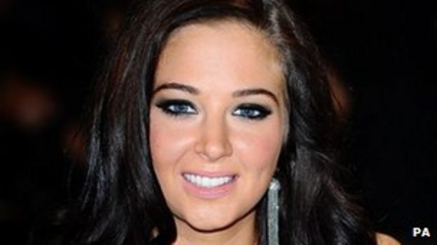 Tulisa scores solo number one hit - BBC News