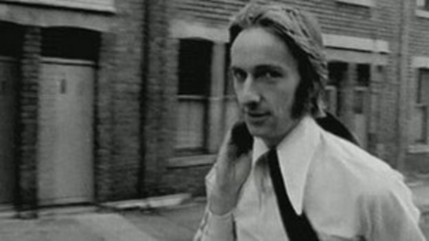 Lindisfarne singer Alan Hull plaque unveiled in Newcastle - BBC News