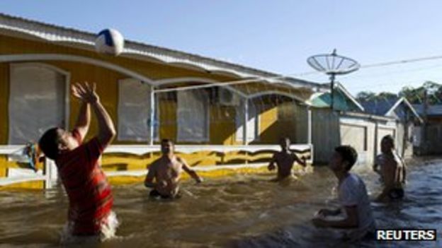 Brazil sends 500 troops to help Amazon flood victims - BBC News