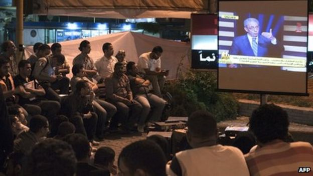 Egypt watches new TV approach to politics - BBC News