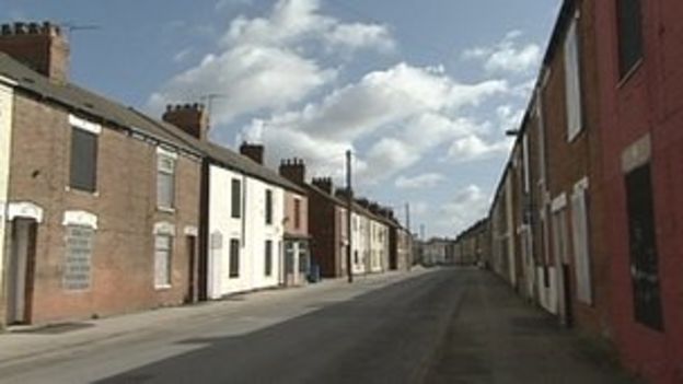 Hull housing redevelopment: Concerns over delays - BBC News