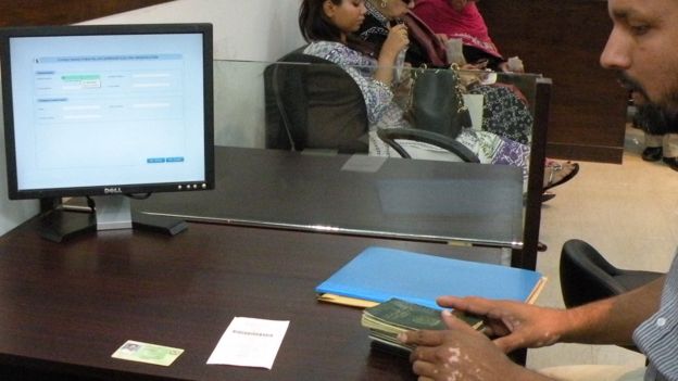 Bogus help centres spark Pakistan ID card fraud warning - BBC News