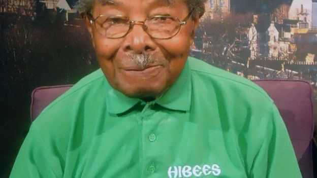 Oldest Hibs supporter Sam Martinez dies at 106 - BBC News