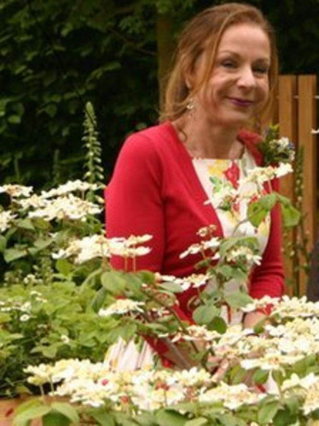 Chelsea Flower Show designers weather 'nightmare' - BBC News