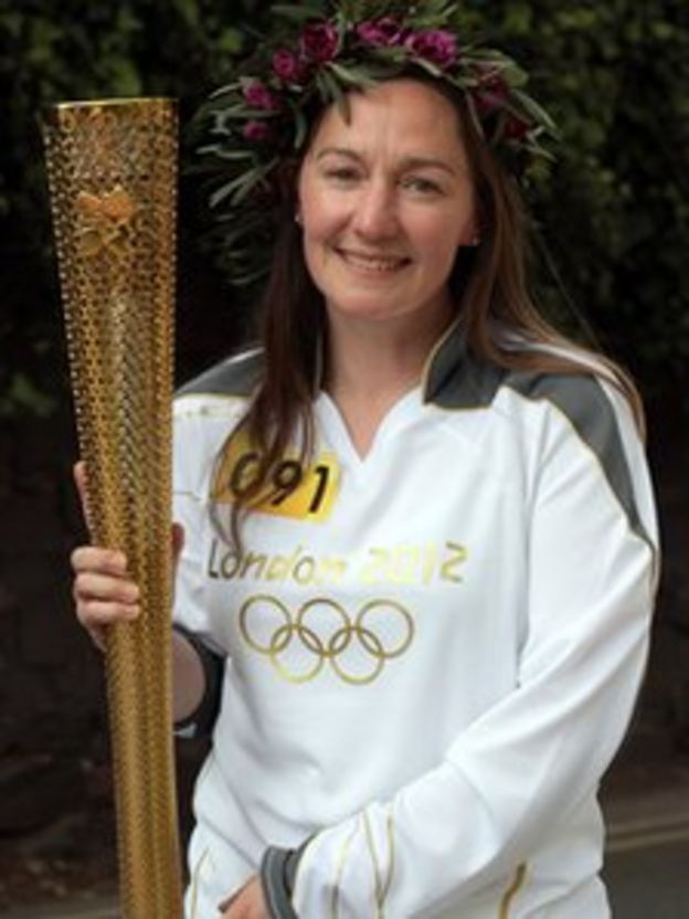 Olympic relay torches put up for auction by bearers - BBC News