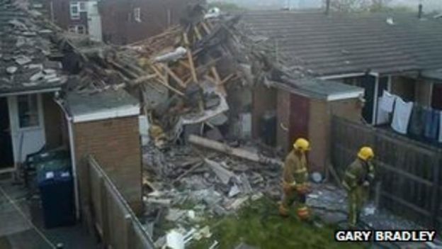Six seriously injured in gas explosion in Gateshead - BBC News