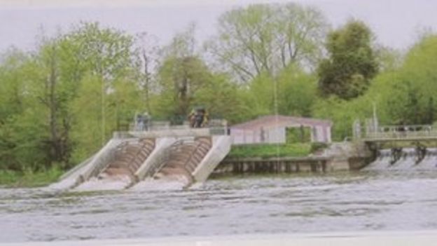 River Thames hydro-power scheme approved - BBC News