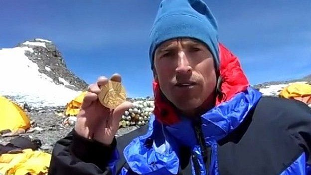 Kenton Cool takes gold medal to Everest summit - BBC Newsround