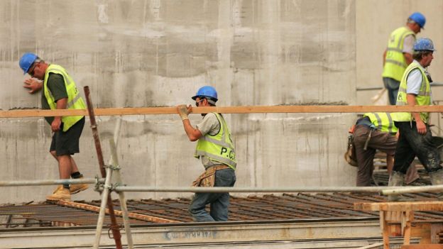 Work Programme can do better, say MPs - BBC News