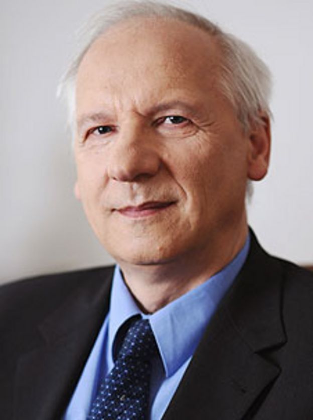 Poland scores late goals in education - BBC News