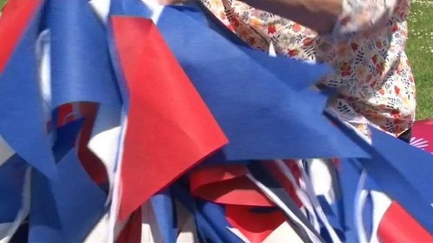 Knickers bunting village: Stansfield in socks plea - BBC News