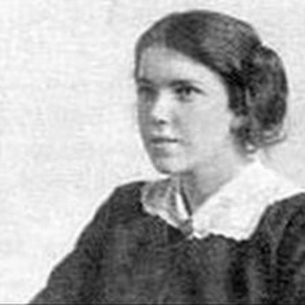 Jane Haining Holocaust medal heads home to Dunscore - BBC News