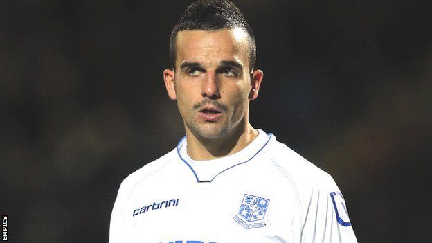 Burton Albion bring in Tranmere midfielder Robbie Weir - BBC Sport