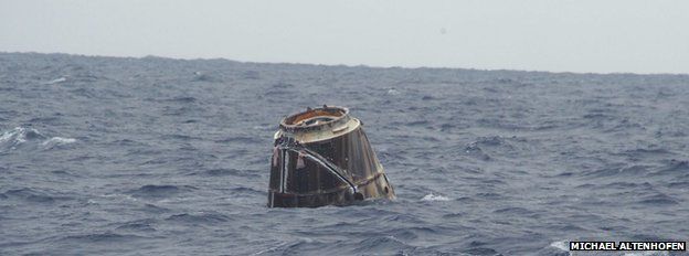 Splashdown for SpaceX Dragon spacecraft - BBC News