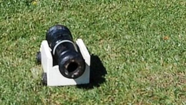 Diamond Jubilee: Windsor 21-gun salute launches celebrations - BBC News